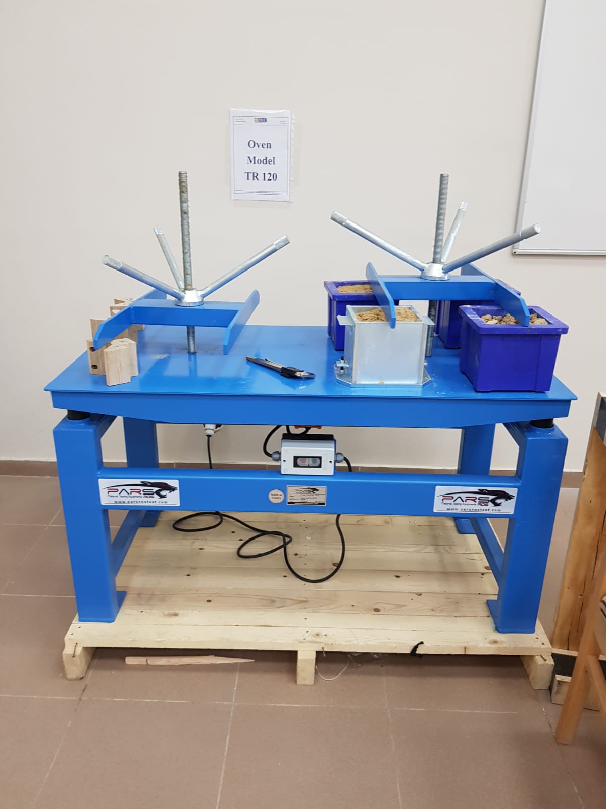 Vibrating Tables | Parsros Material Testing Equipments