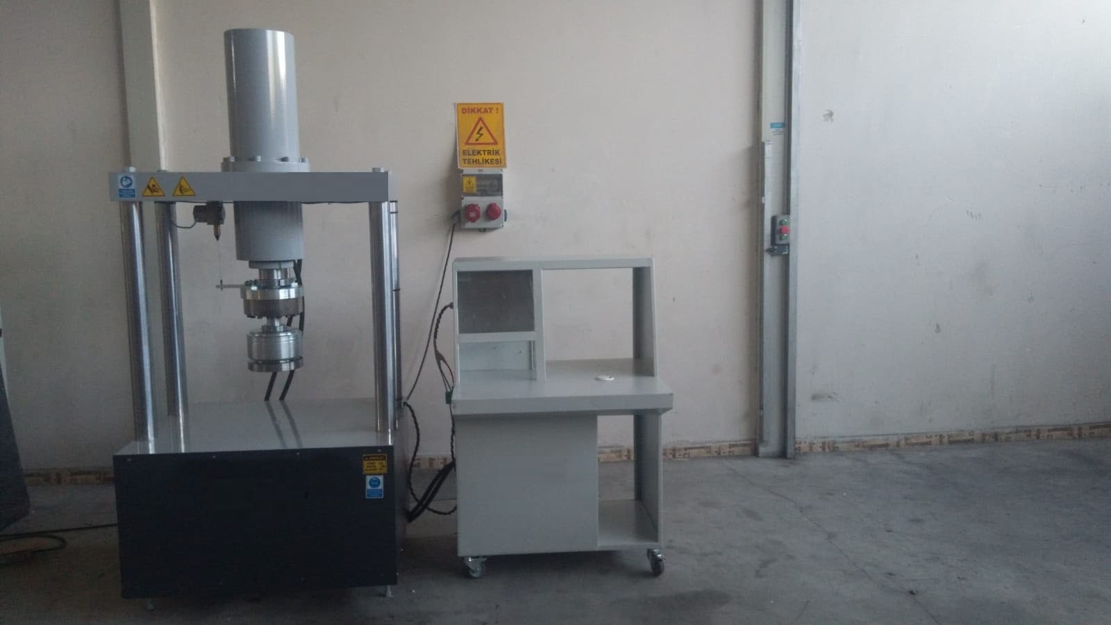 Manhole Cover Testing Machines | Parsros Material Testing Equipments